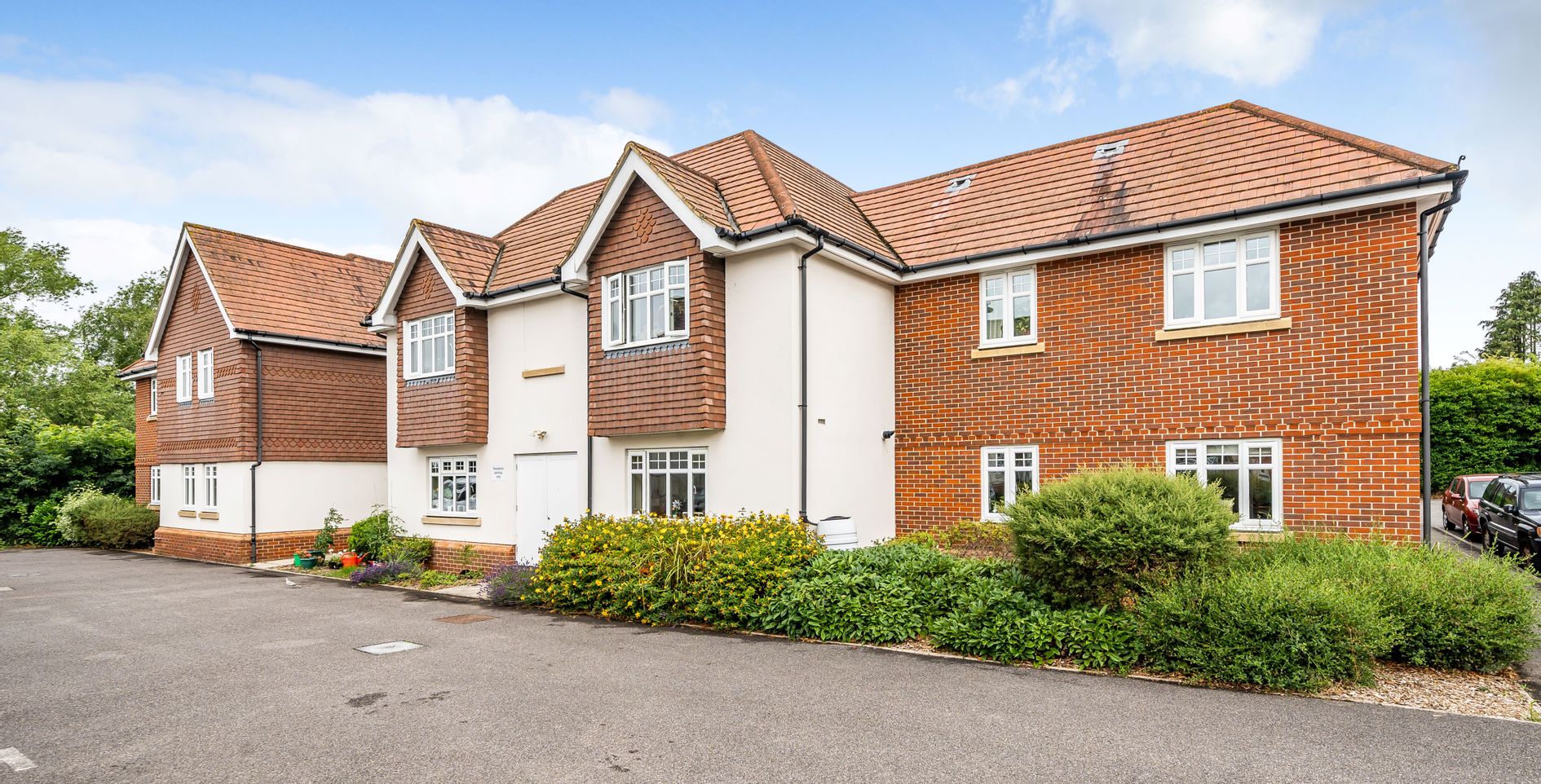 GU3 3BZ – 2 bedroom apartment in Guildford – Surrey – Share to Buy